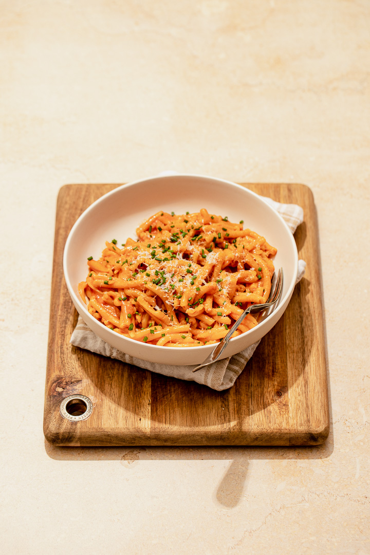 Korean Rose Pasta (Gochujang Rosé Pasta Recipe) - Eatnik