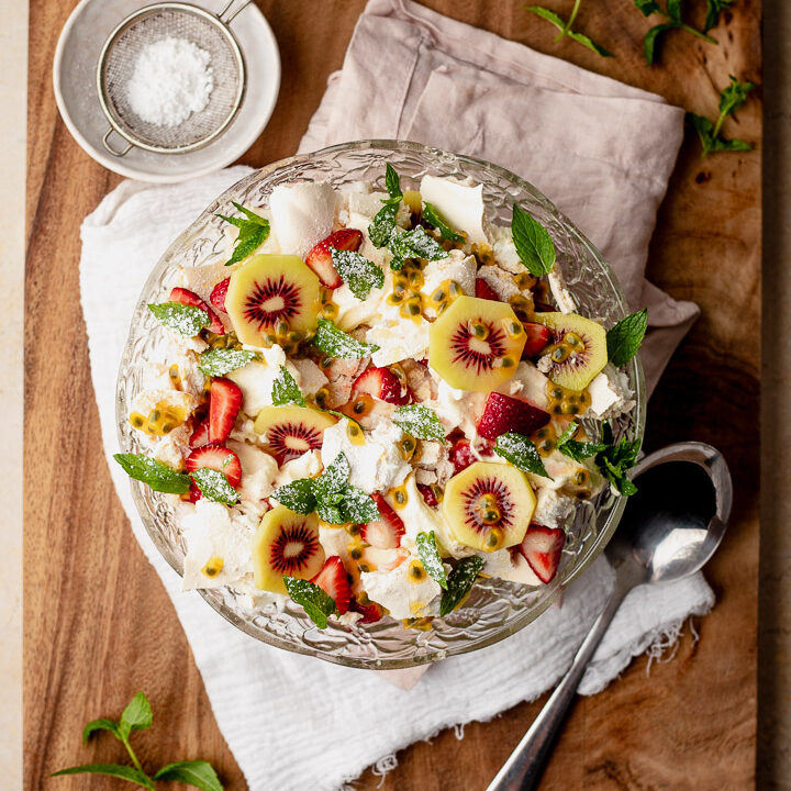 Christmas Eton Mess - Eatnik